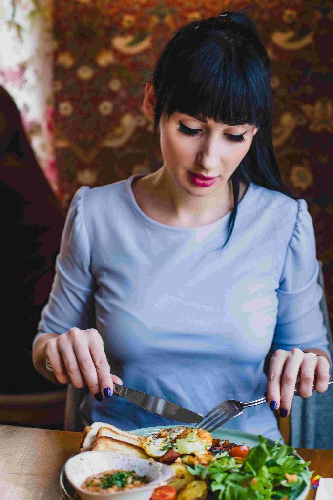 Define Lunch, Lunch Meaning, Lunch Examples, Lunch Synonyms, Lunch ...