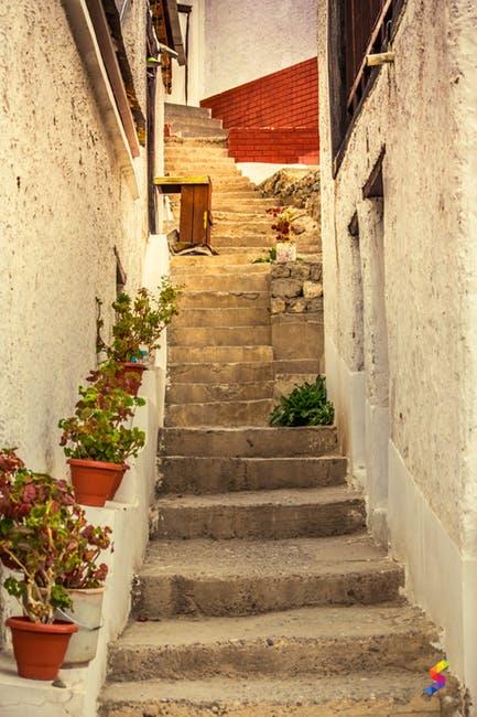 Define Walkway, Walkway Meaning, Walkway Examples, Walkway Synonyms ...