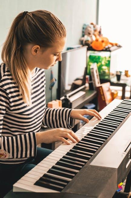 Define Staccato, Staccato Meaning, Staccato Examples, Staccato Synonyms ...